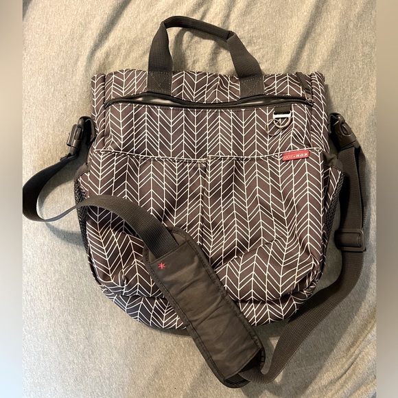 Skip Hop | Bags | Skip Hop Duo Signature Diaper Bag Grey Feather | Poshmark